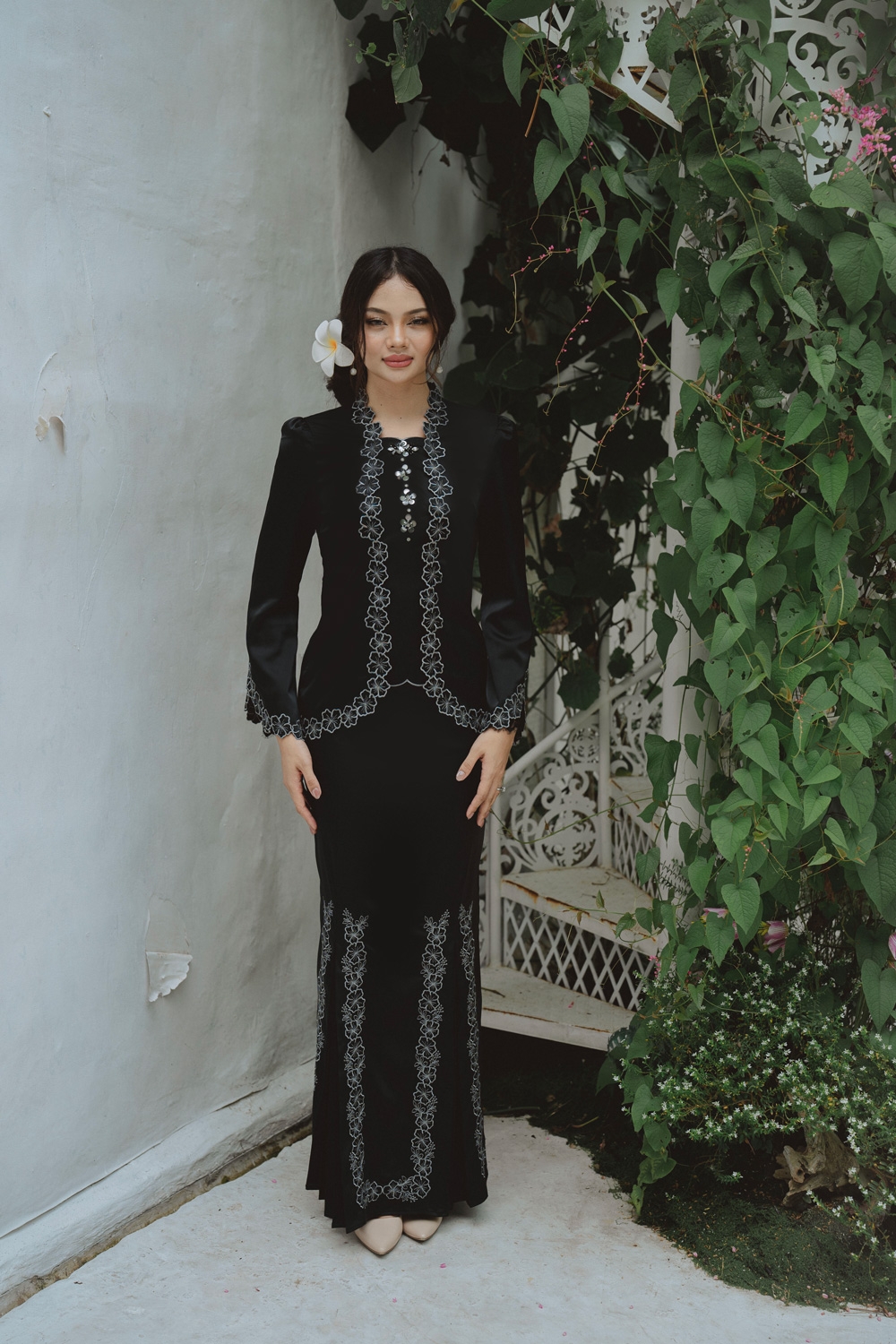 Azoura Kebaya - Black