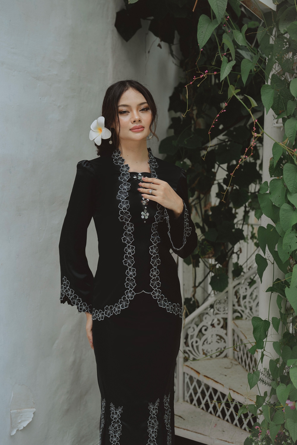 Azoura Kebaya - Black