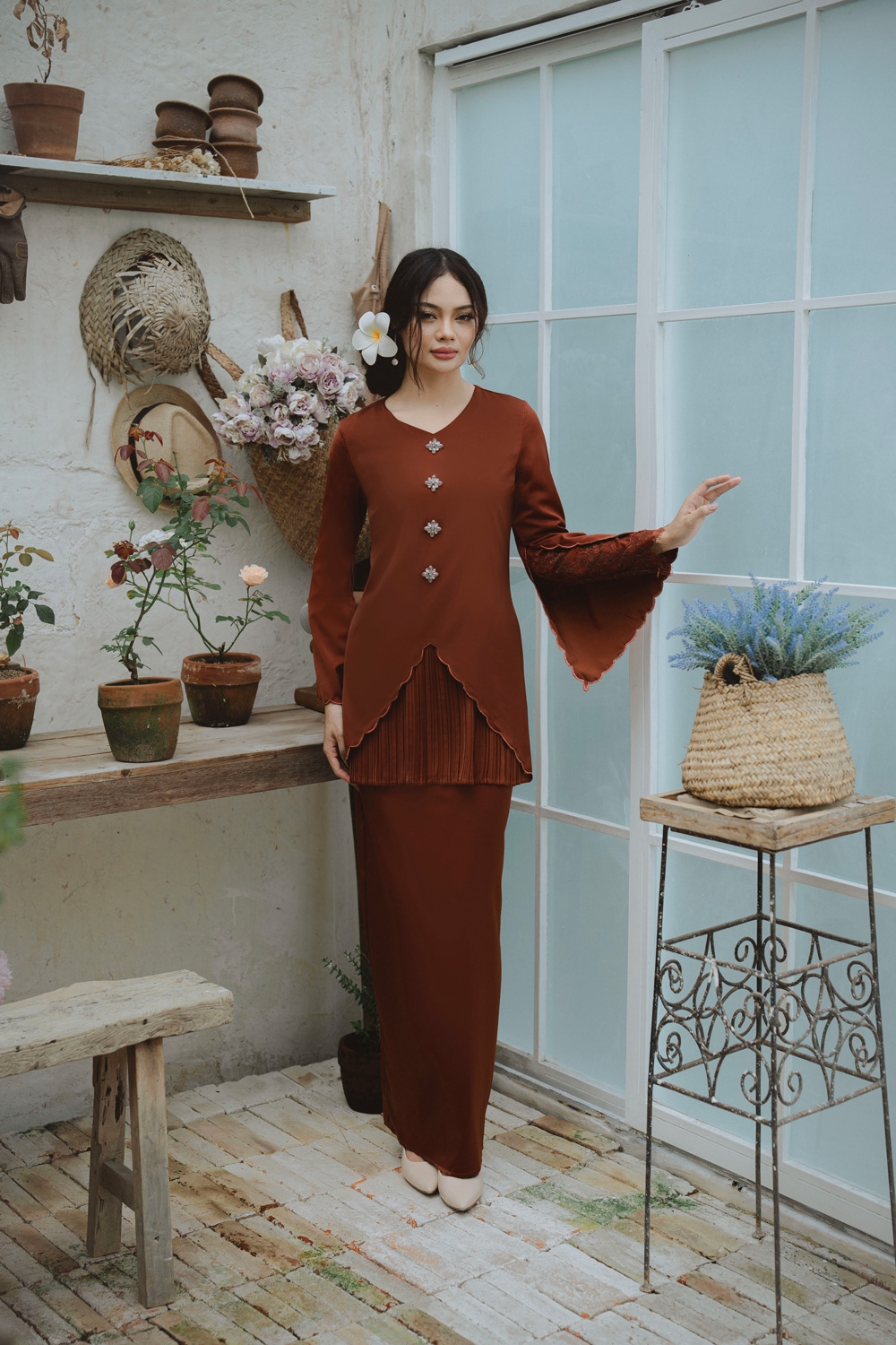 Leandra - Rusty Brick